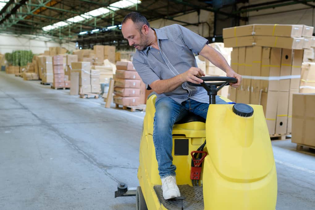 Warehouse Cleaning 2021: Keep A Tidy Warehouse (Year Round) | Extensiv